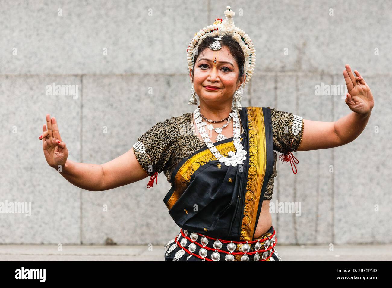 Pavani dancer hi-res stock photography and images - Alamy