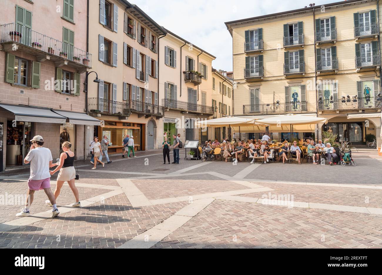 Como, Lombardy, Italy - September 5, 2022: People enjoying outdoor bar ...