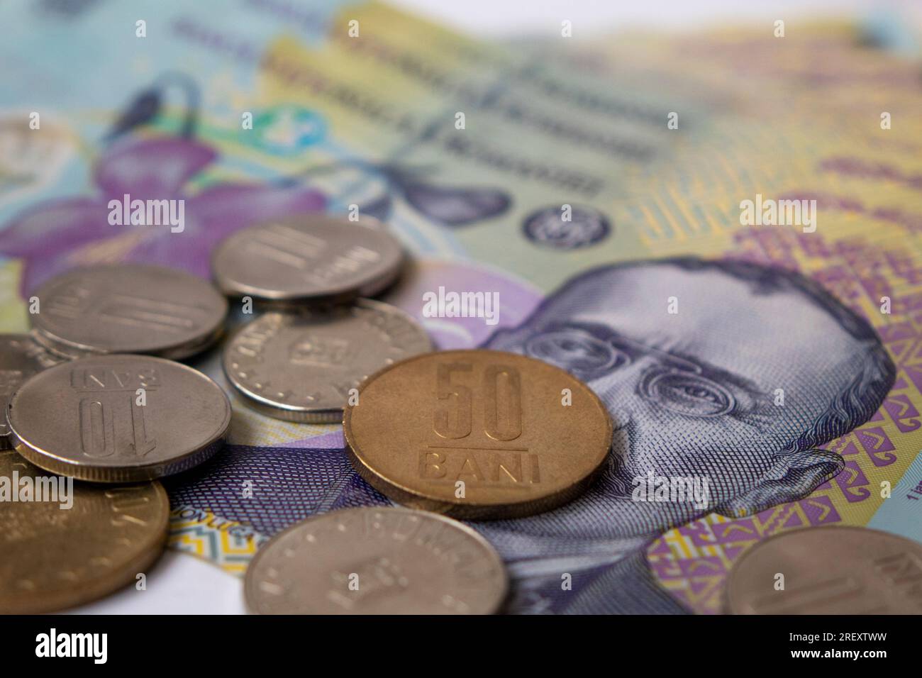 Leu romania romanian bank note hi-res stock photography and images - Alamy