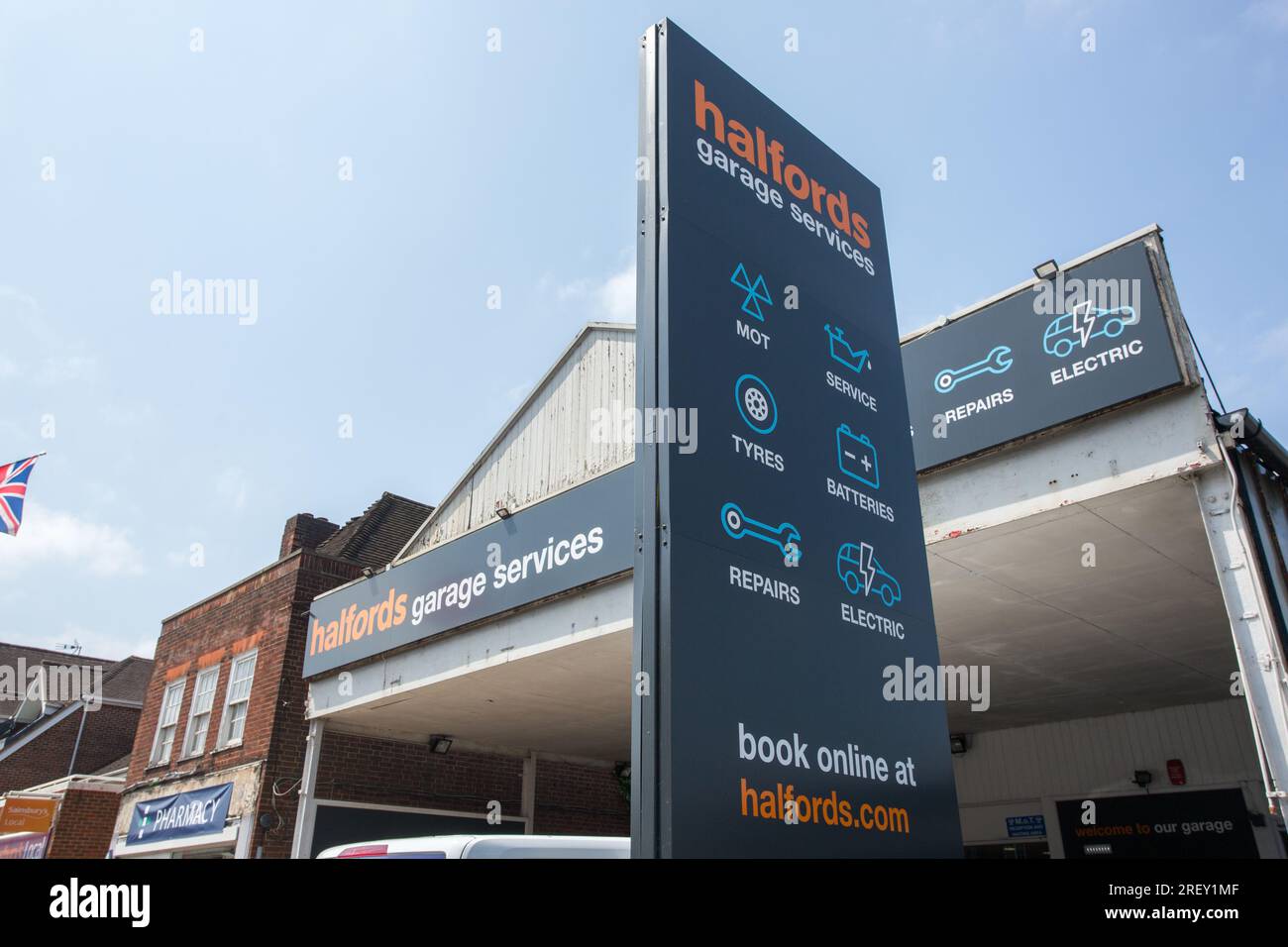 Halfords Garage Services Stock Photo - Alamy