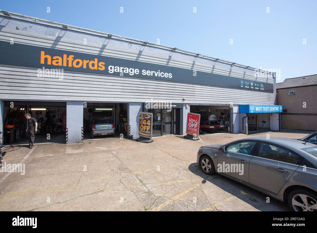 Mot service hi-res stock photography and images - Alamy