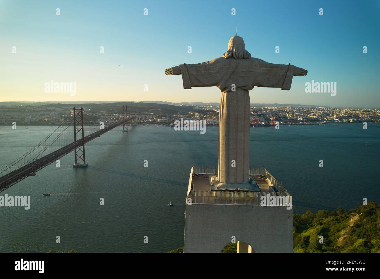 Sculpture waterfront portuguese portugal hi-res stock photography and ...