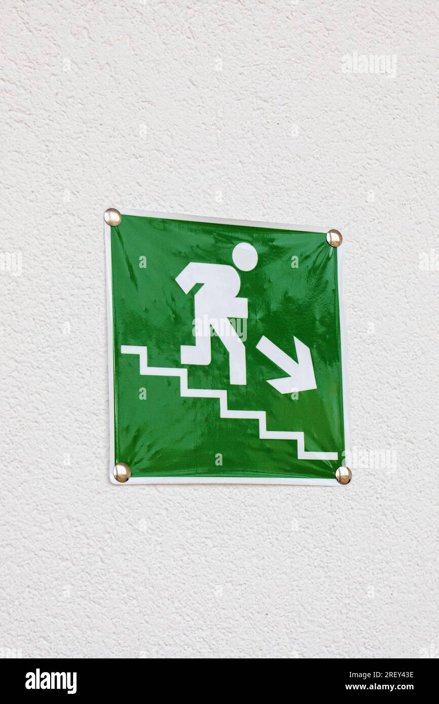 Green sign pointer stairs on the wall close up Stock Photo - Alamy