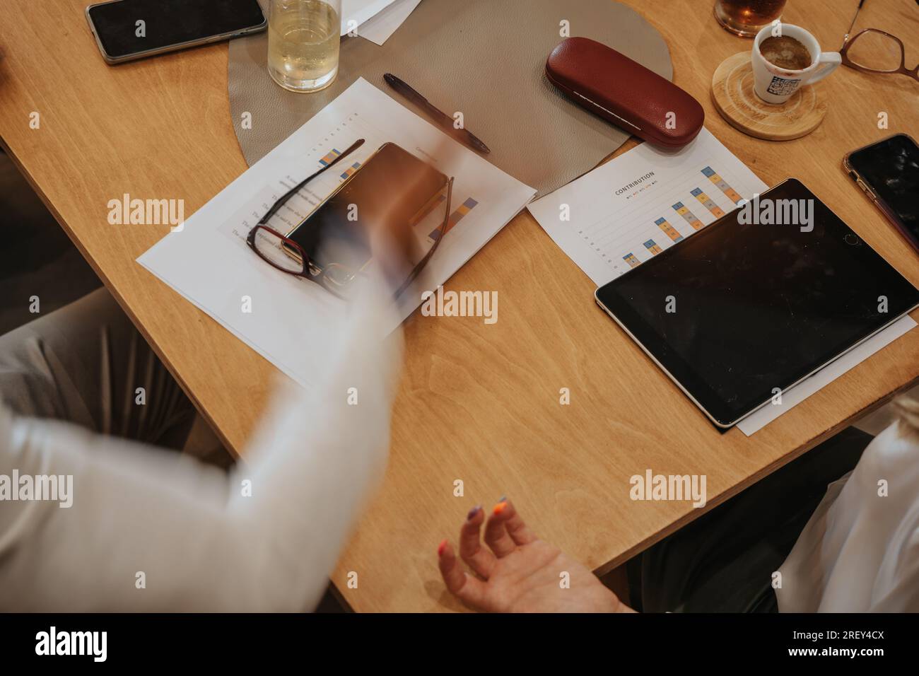 Businesspeople arguing. Man explaining. woman does not understand ...