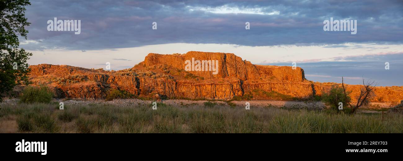 Summer desert sunrise at Lakeview Ranch BLM land in Eastern Washington ...