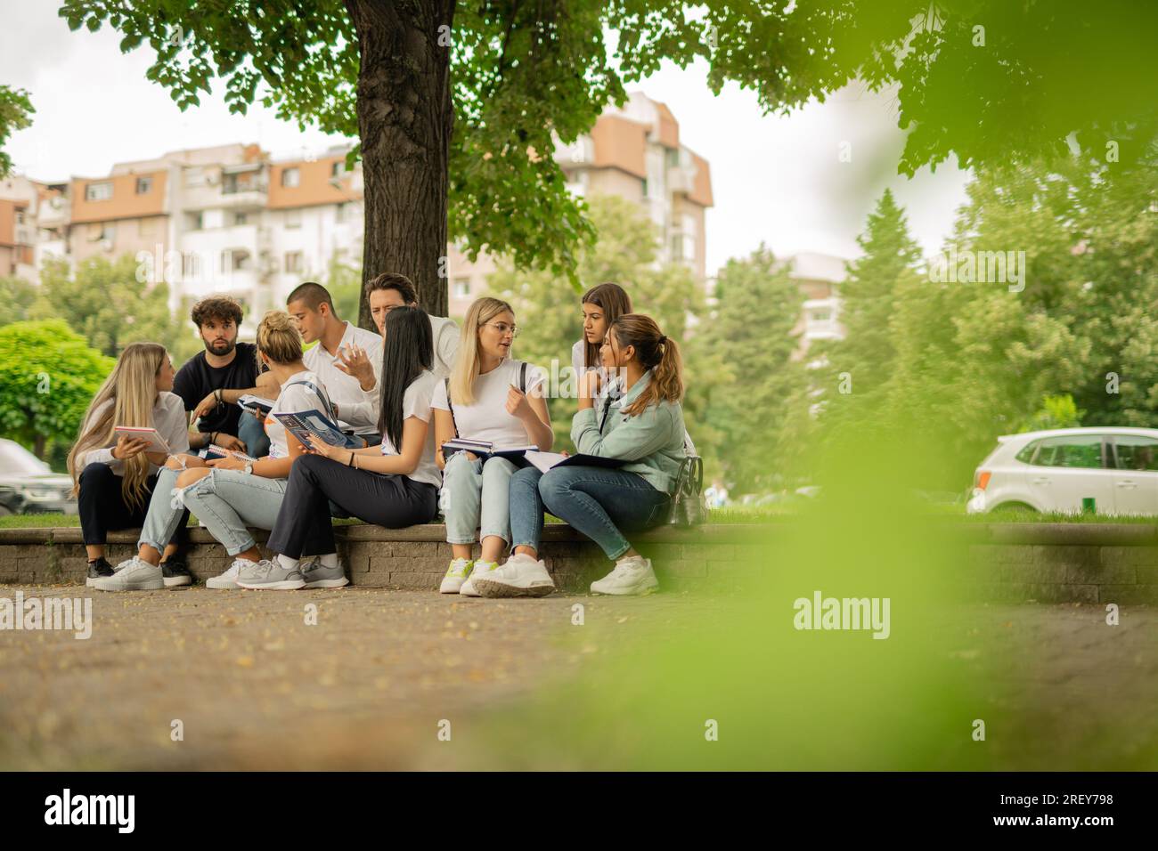 Group teenagers sat sitting hi-res stock photography and images - Alamy