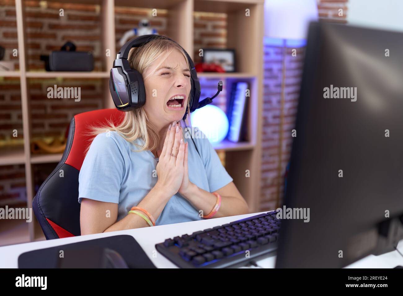 Desperate gamer hi-res stock photography and images - Alamy