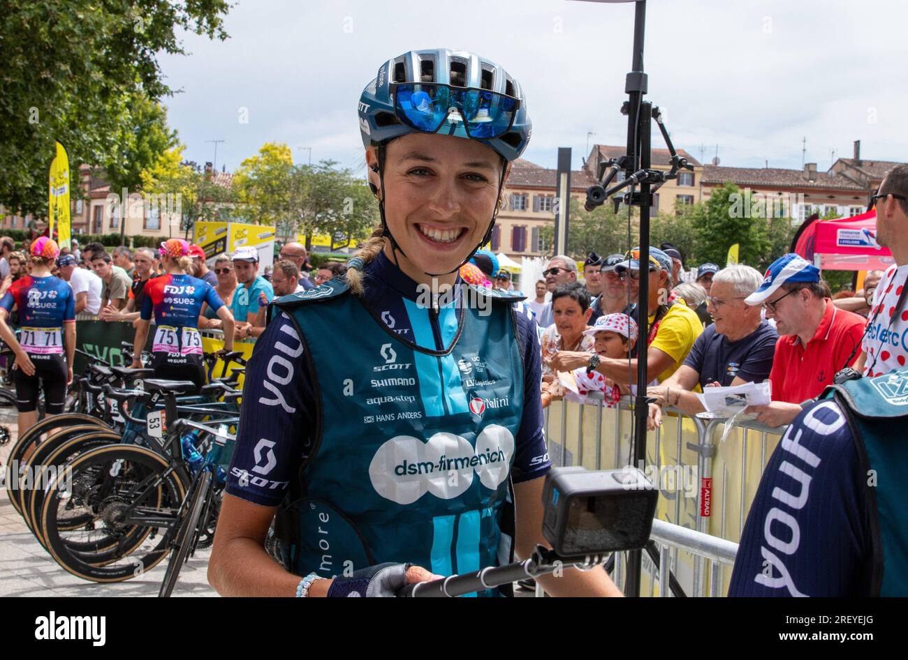 LÉA CURINIER at the start of stage 6 of the Women's Tour de, France ...