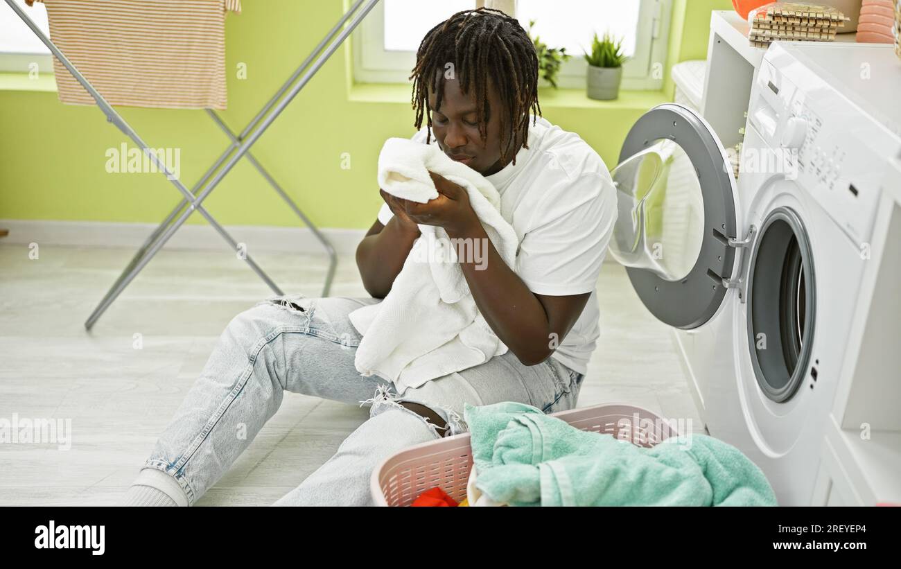 Man cleaning with soft washer hi-res stock photography and images - Alamy