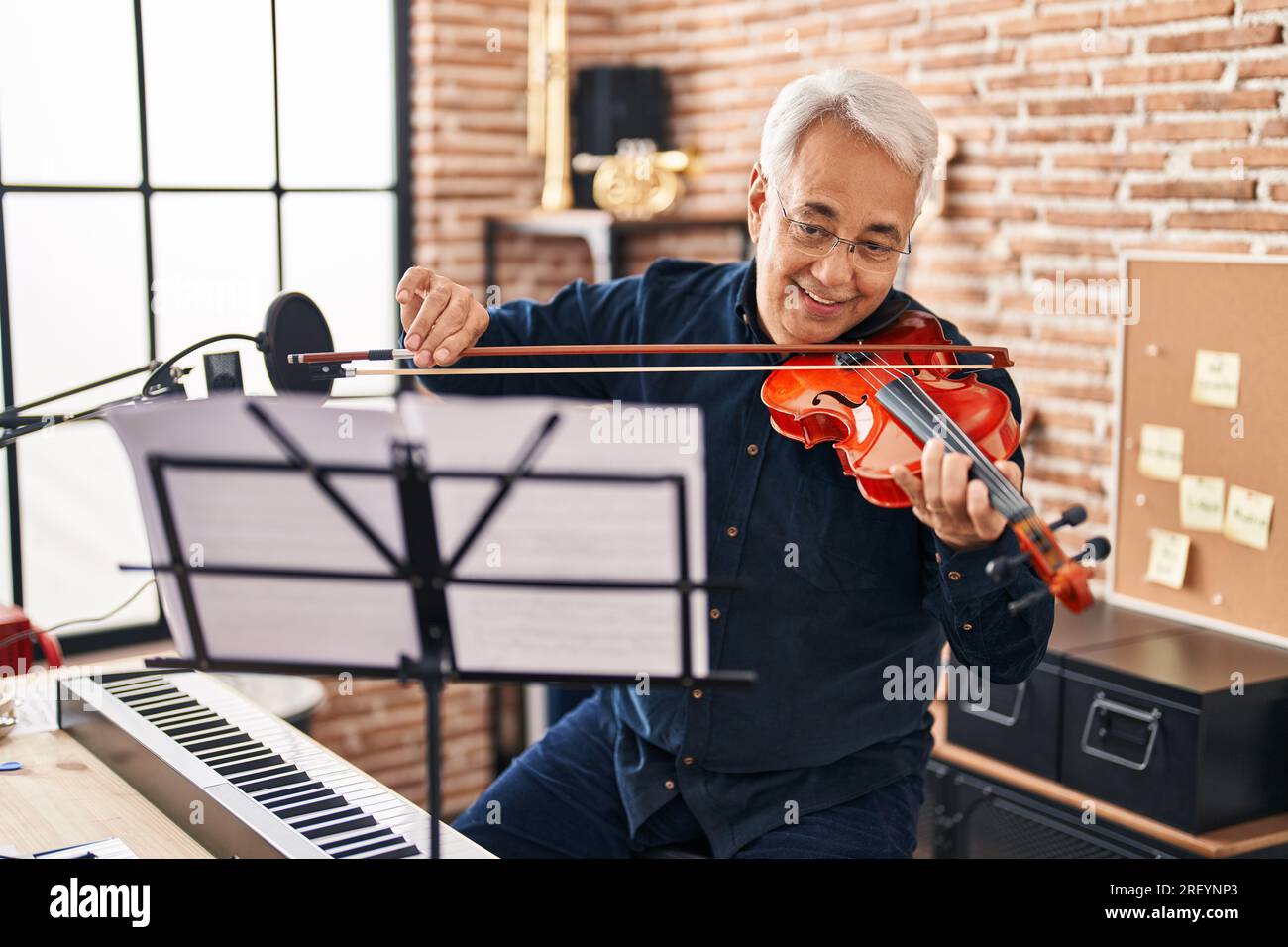 Music studiox hi-res stock photography and images - Alamy