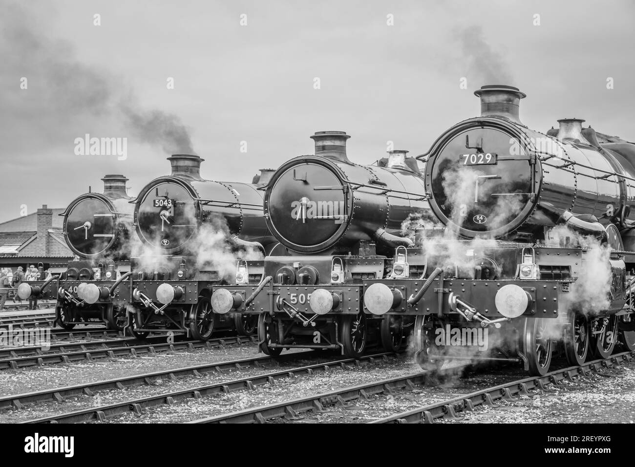 GWR 'Castle' 4-6-0 No. 4079 'Pendennis Castle', No. 5043 'Earl of Mount ...
