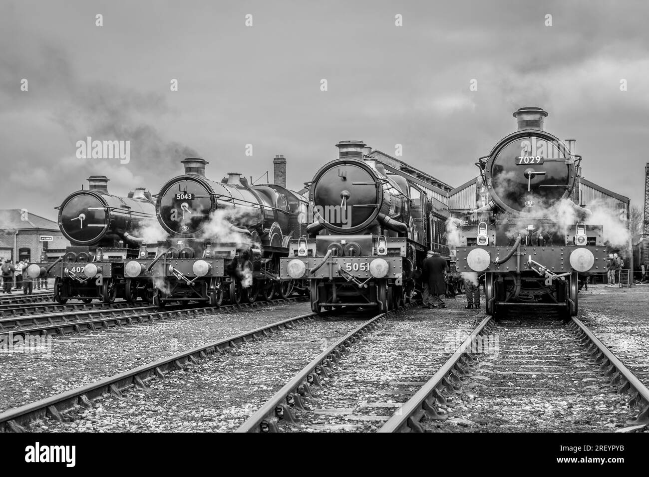 GWR 'Castle' 4-6-0 No. 4079 'Pendennis Castle', No. 5043 'Earl of Mount ...