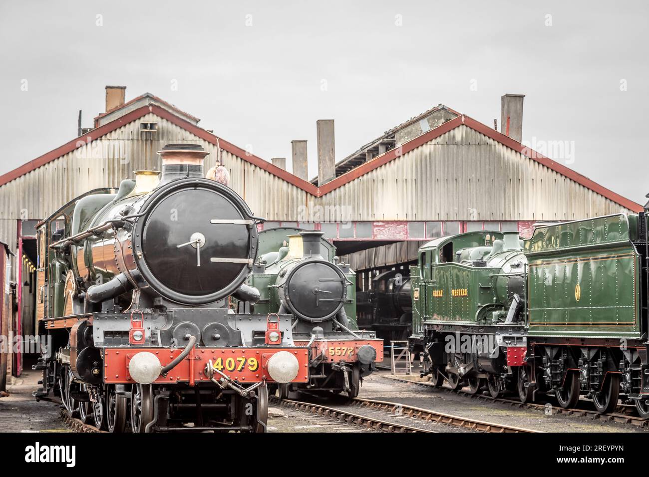 GWR 'Castle' 4-6-0 No. 4079 'Pendennis Castle' and GWR '4575' class No ...