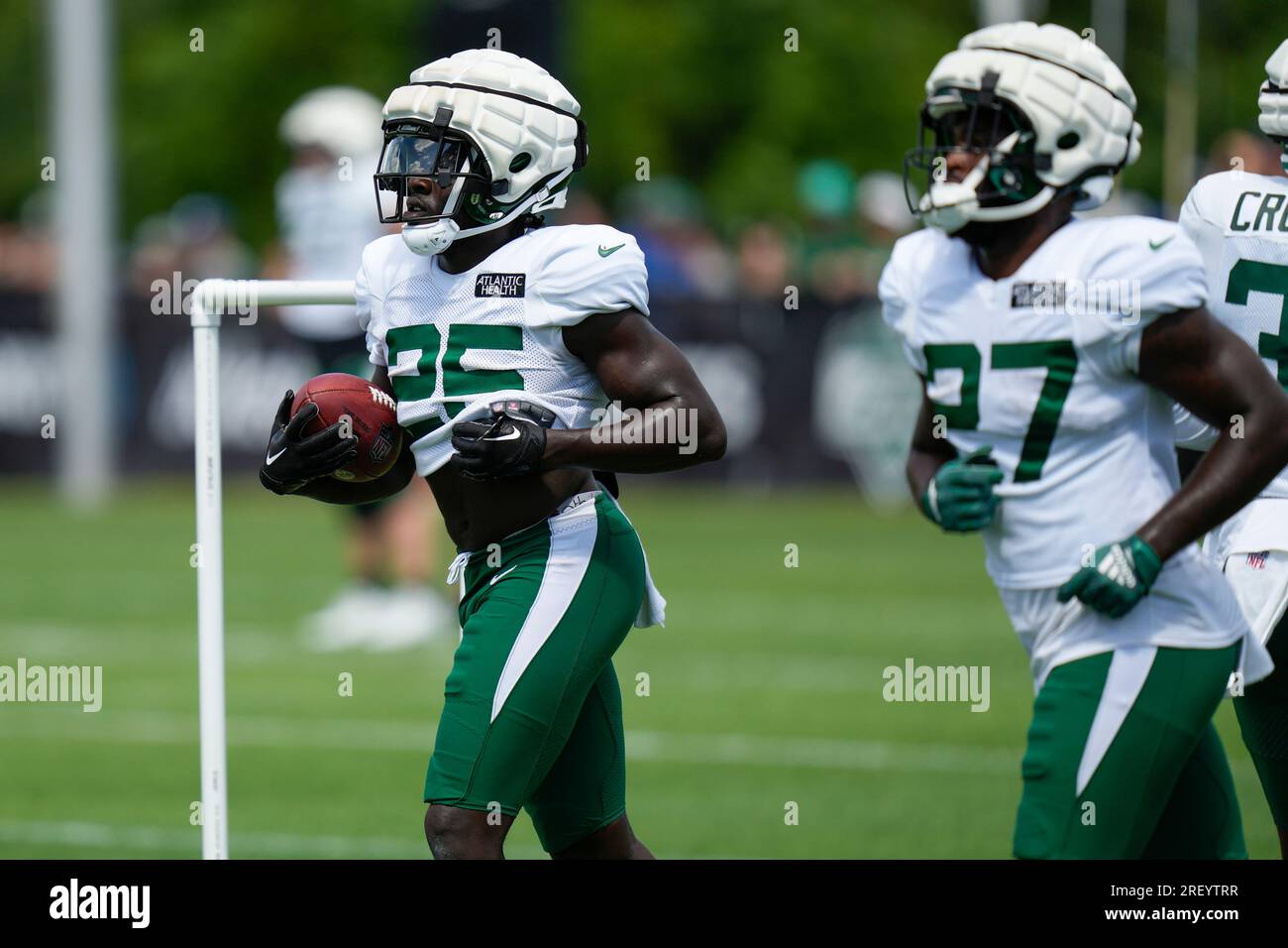 New York Jets' Israel Abanikanda, left, during a practice at the NFL ...