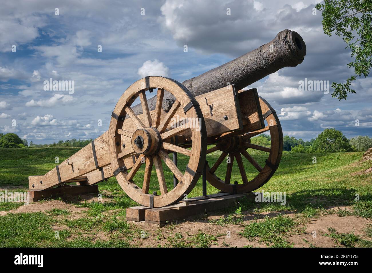 Vintage weapons hi-res stock photography and images - Alamy