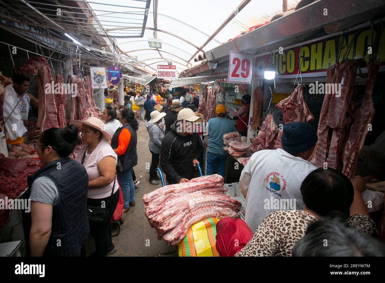 Stall selling meat hi-res stock photography and images - Alamy