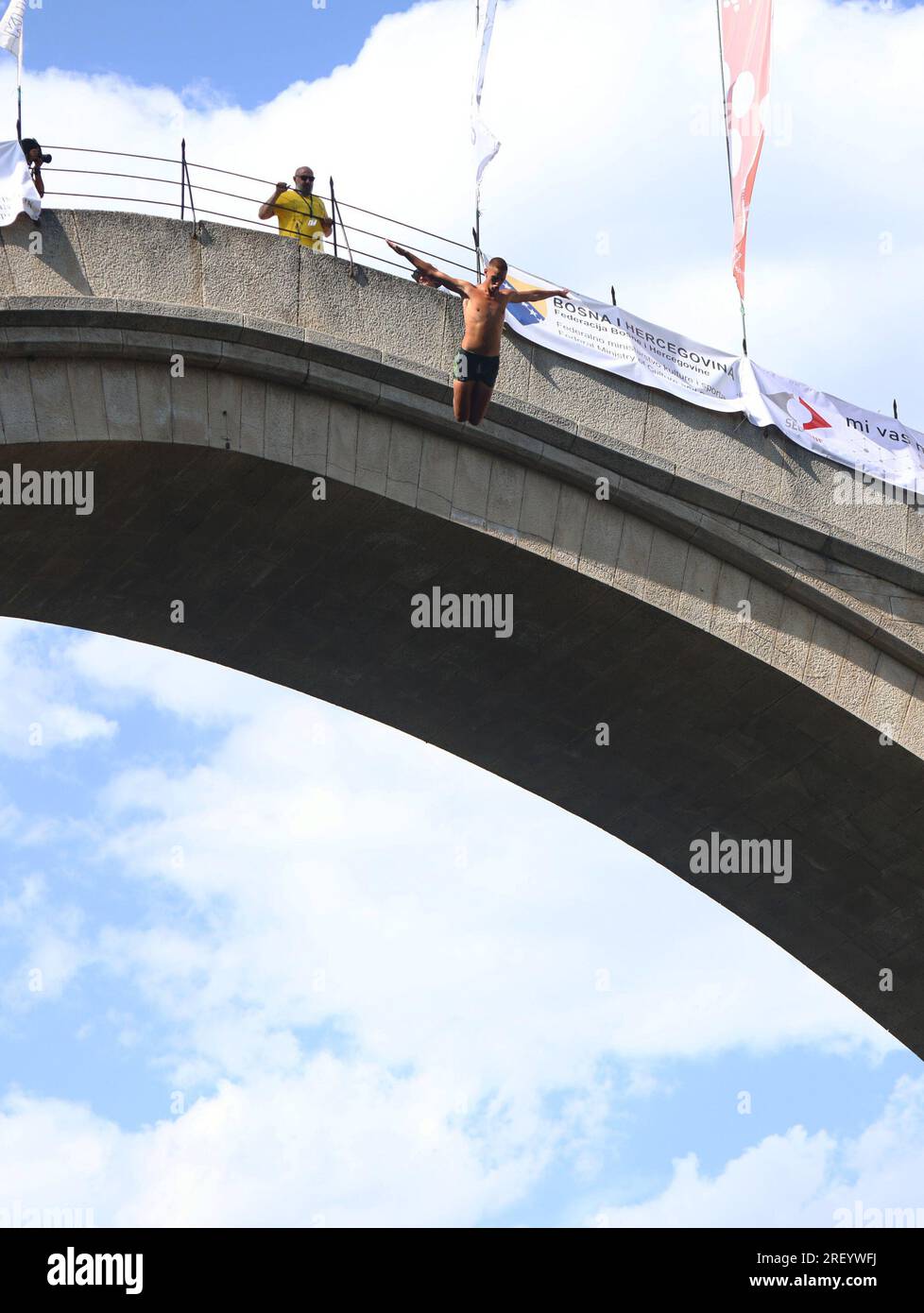 Mostar bridge jumping hi-res stock photography and images - Alamy