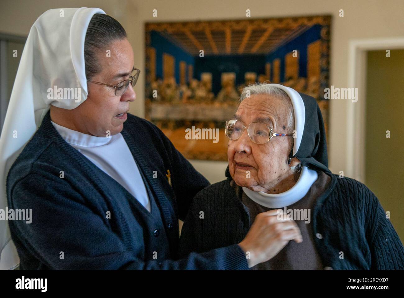 Woman in 50s practices hi-res stock photography and images - Alamy