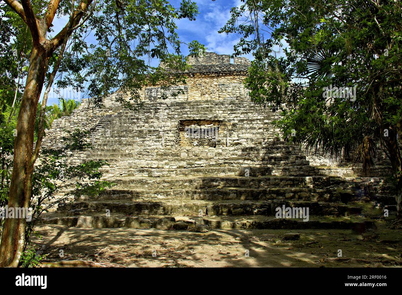 Chacchoben mayan ruins hi-res stock photography and images - Alamy