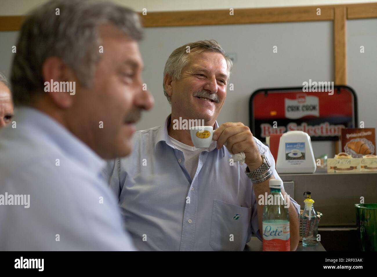 Two men cafe coffee hi-res stock photography and images - Alamy