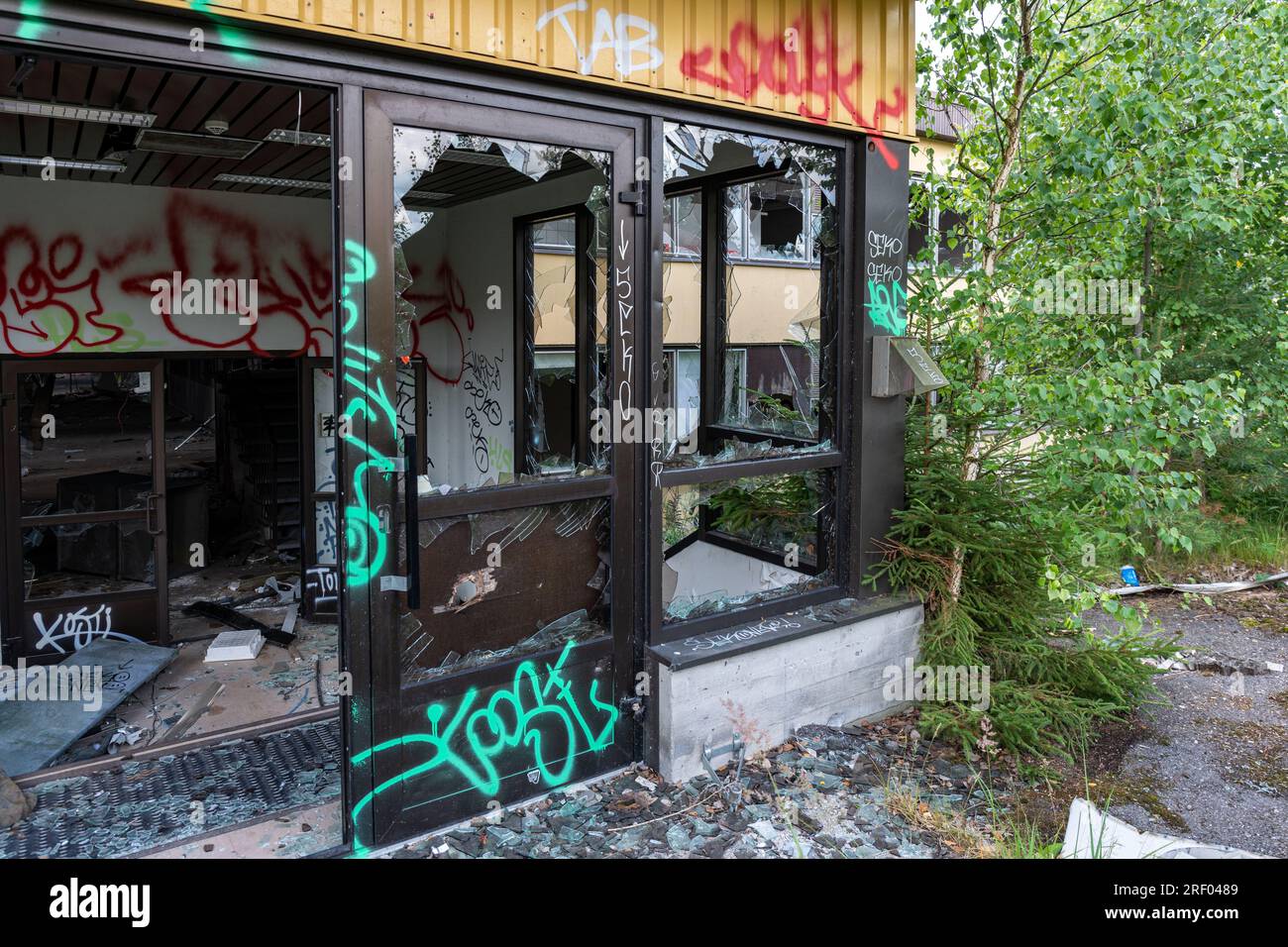 Vandalized street hi-res stock photography and images - Alamy