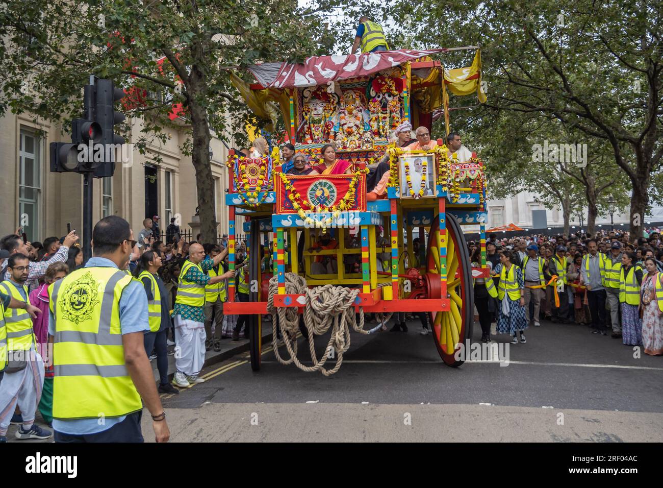 London Uk 30 July 2023 A Large Mainly Indian Crowd Packed Trafalgar