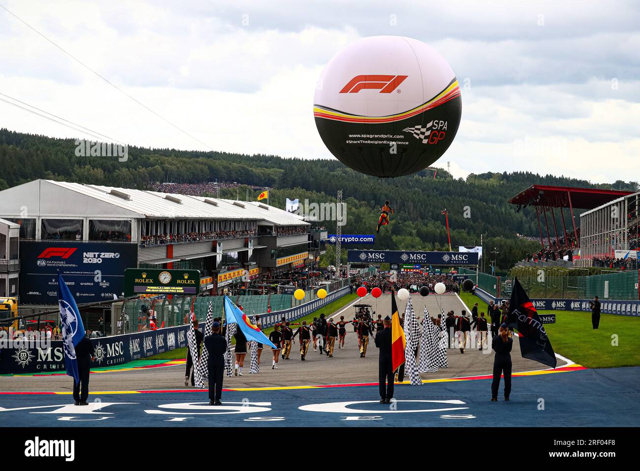 Starting Grid acrobatic locan representation before the start of the ...