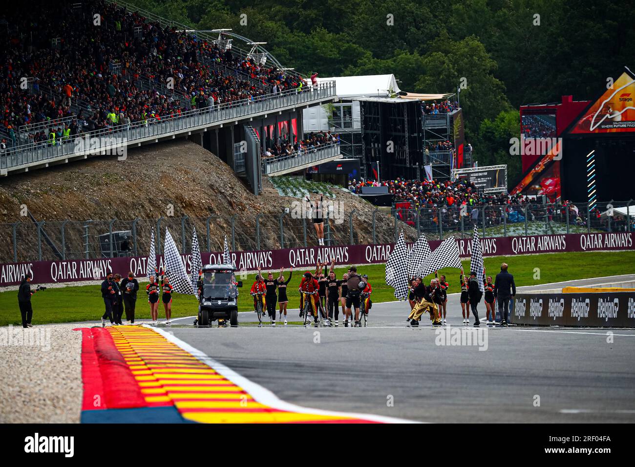 Starting Grid acrobatic locan representation before the start of the ...