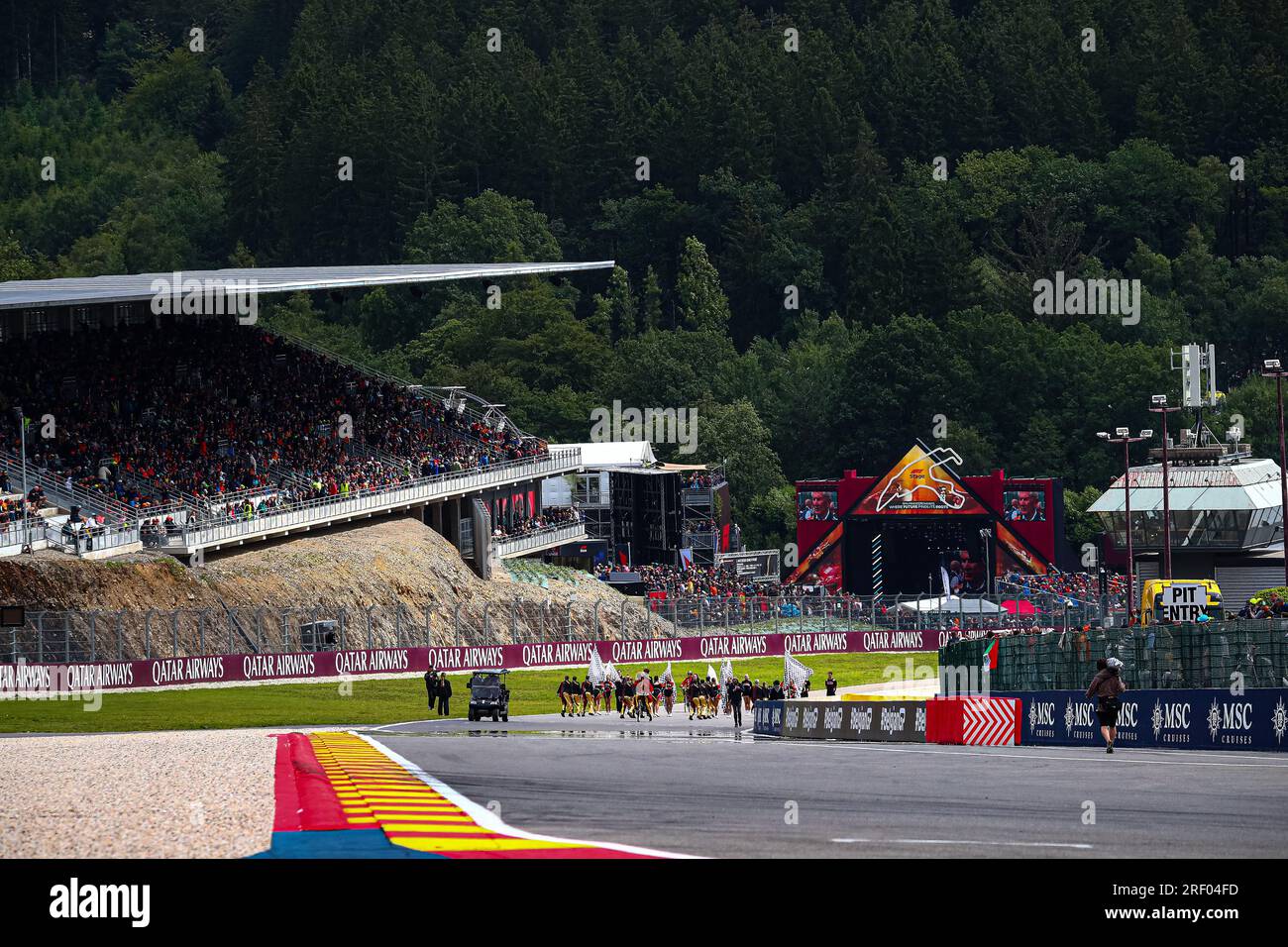 Starting Grid acrobatic locan representation before the start of the ...