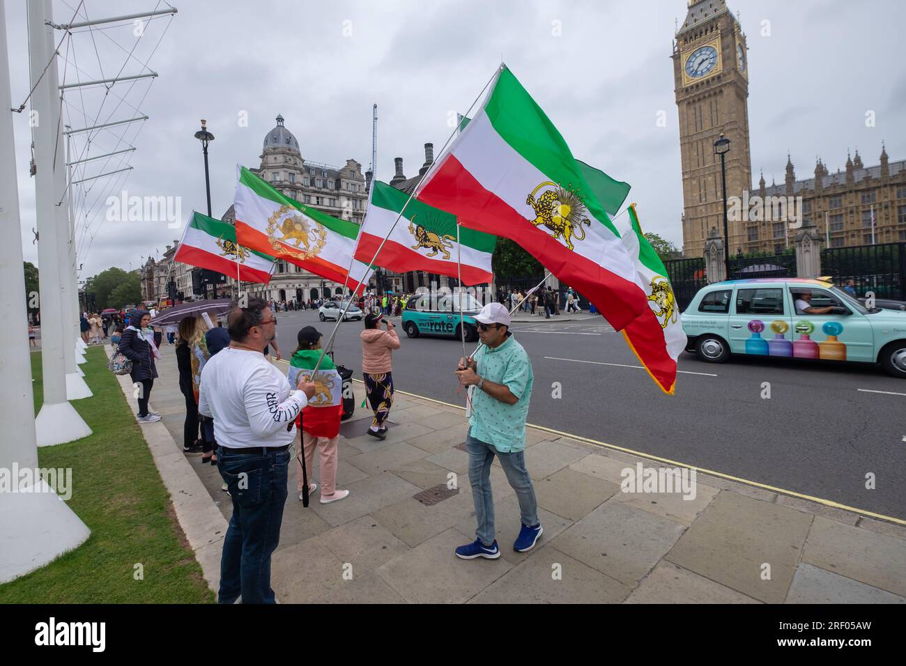 Pre revolution iranian flag hi-res stock photography and images - Alamy