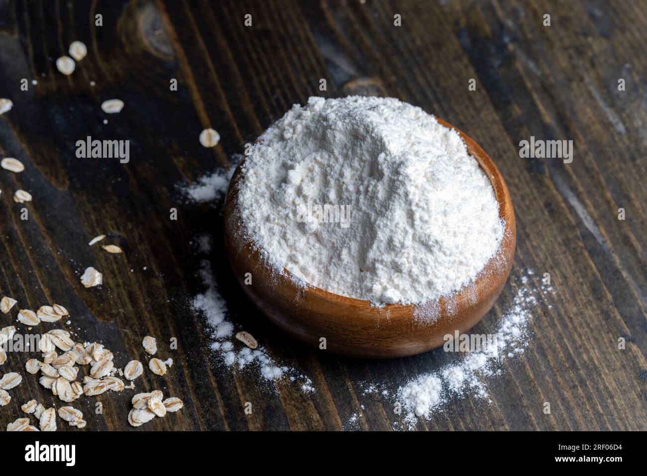 Wheat flour from a wooden bowl, fine white and pure wheat flour Stock ...