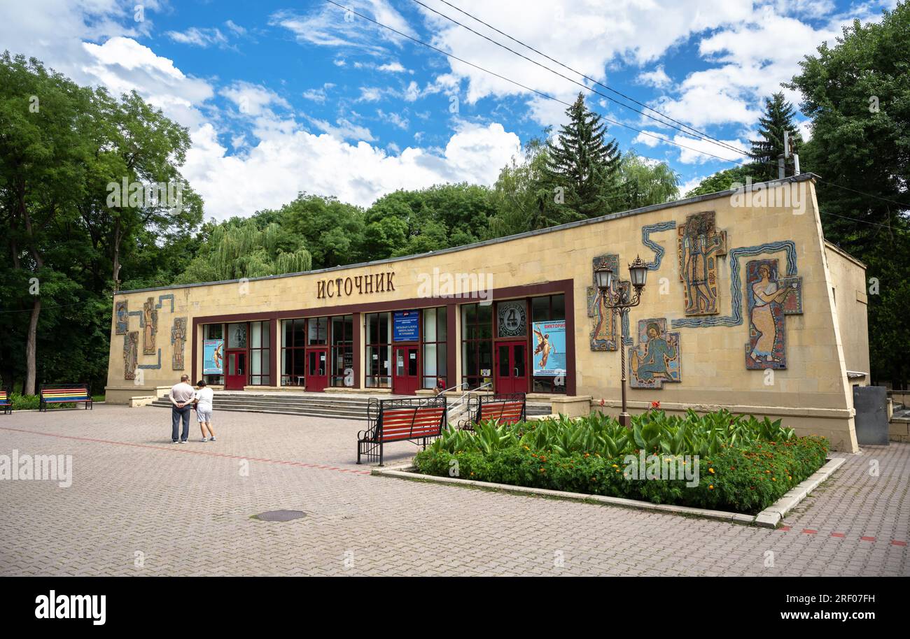 House with mineral water spring Essentuki 4 in resort park in ...