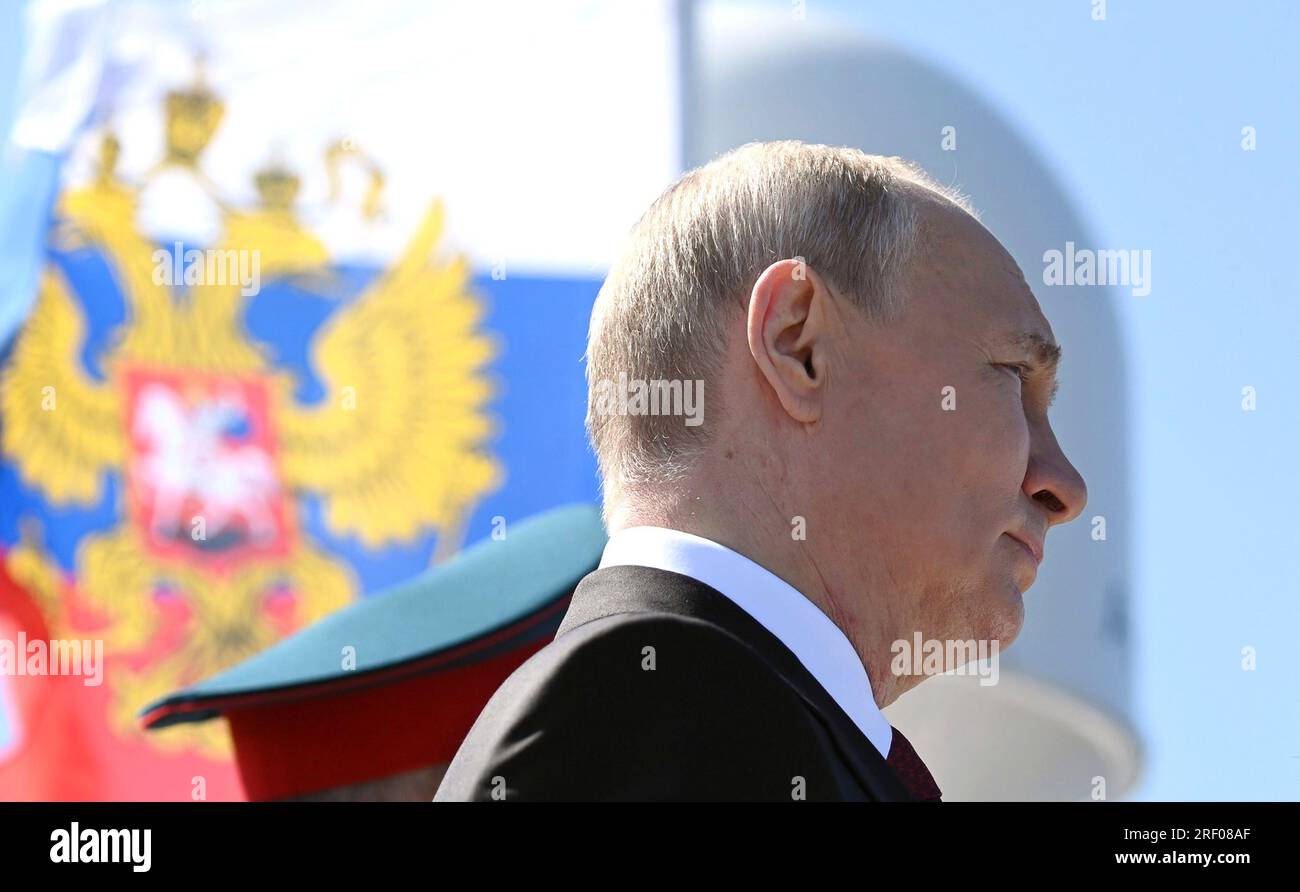Vladimir putin portrait in africa hi-res stock photography and images ...