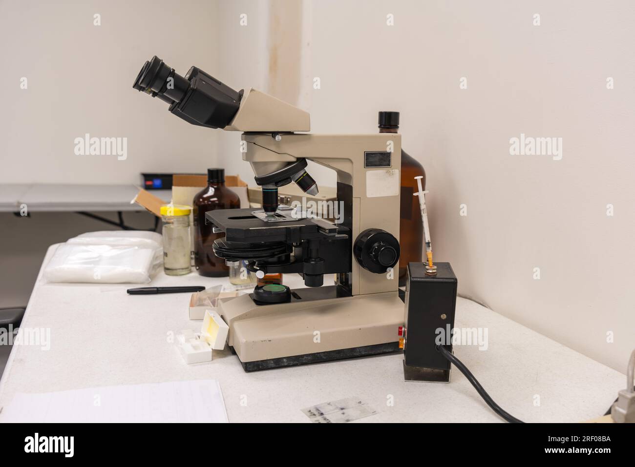 Microscope at Asbestos lab Stock Photo - Alamy