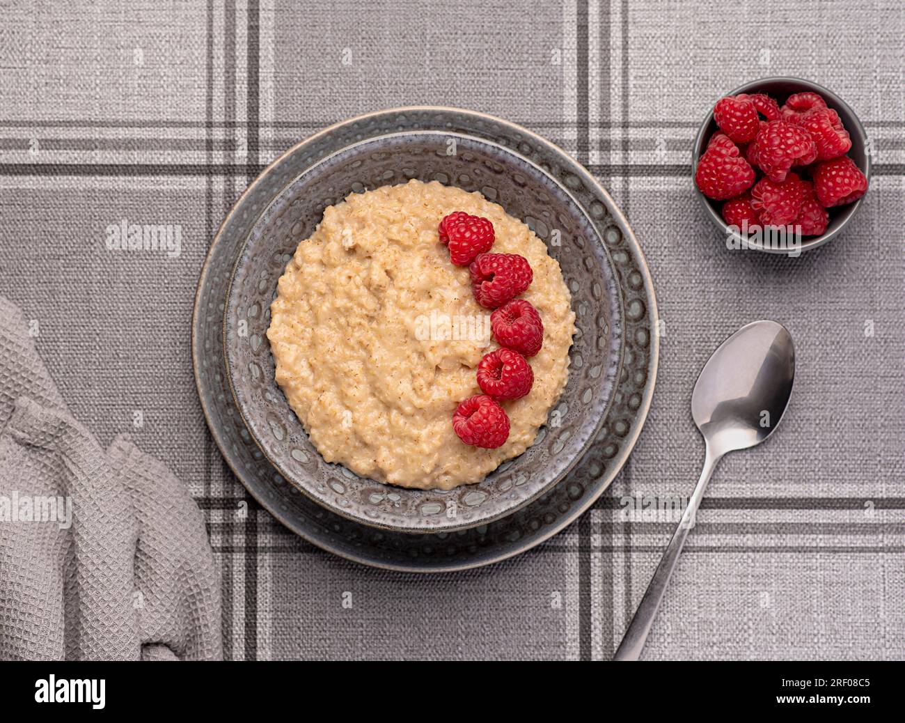 Food photography of oatmeal, porridge, raspberry, fibre, ripe, vegan ...