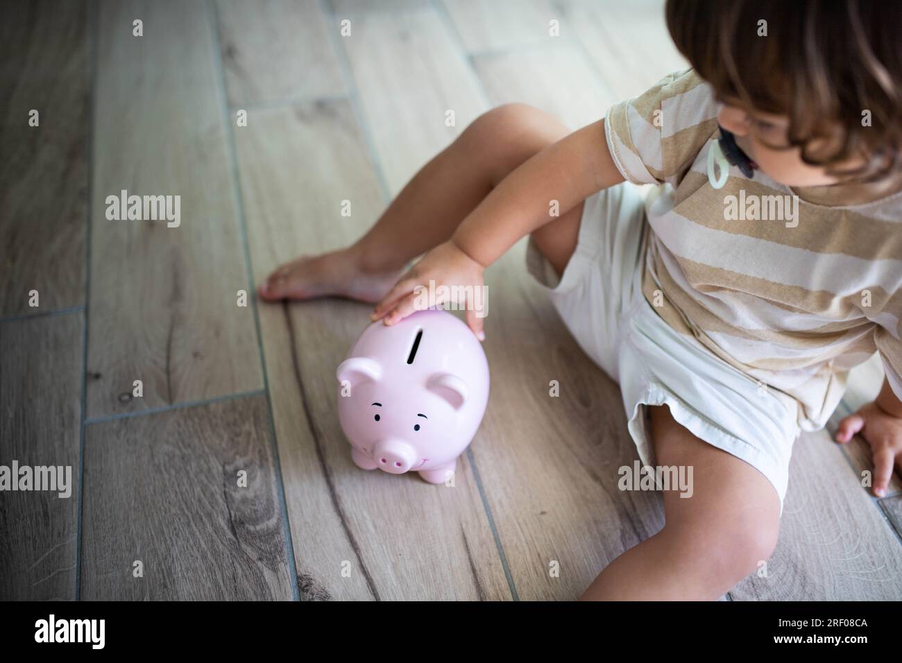 Money for kids hi-res stock photography and images - Alamy