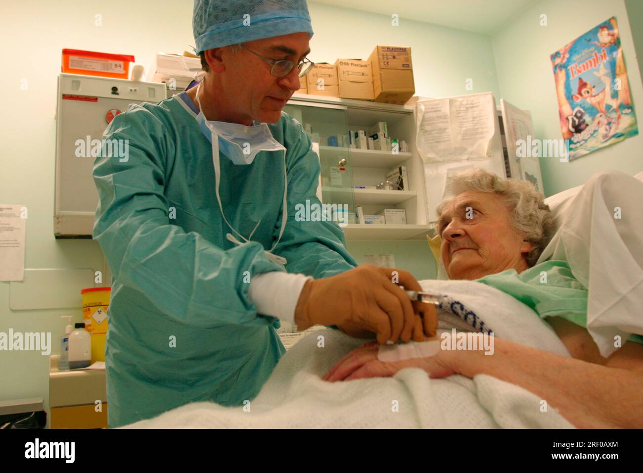 Nhs doctor patient in hospital hi-res stock photography and images - Alamy