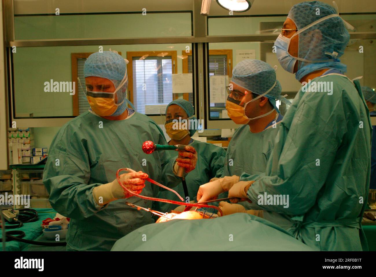 Surgeon performing hip replacement hi-res stock photography and images ...