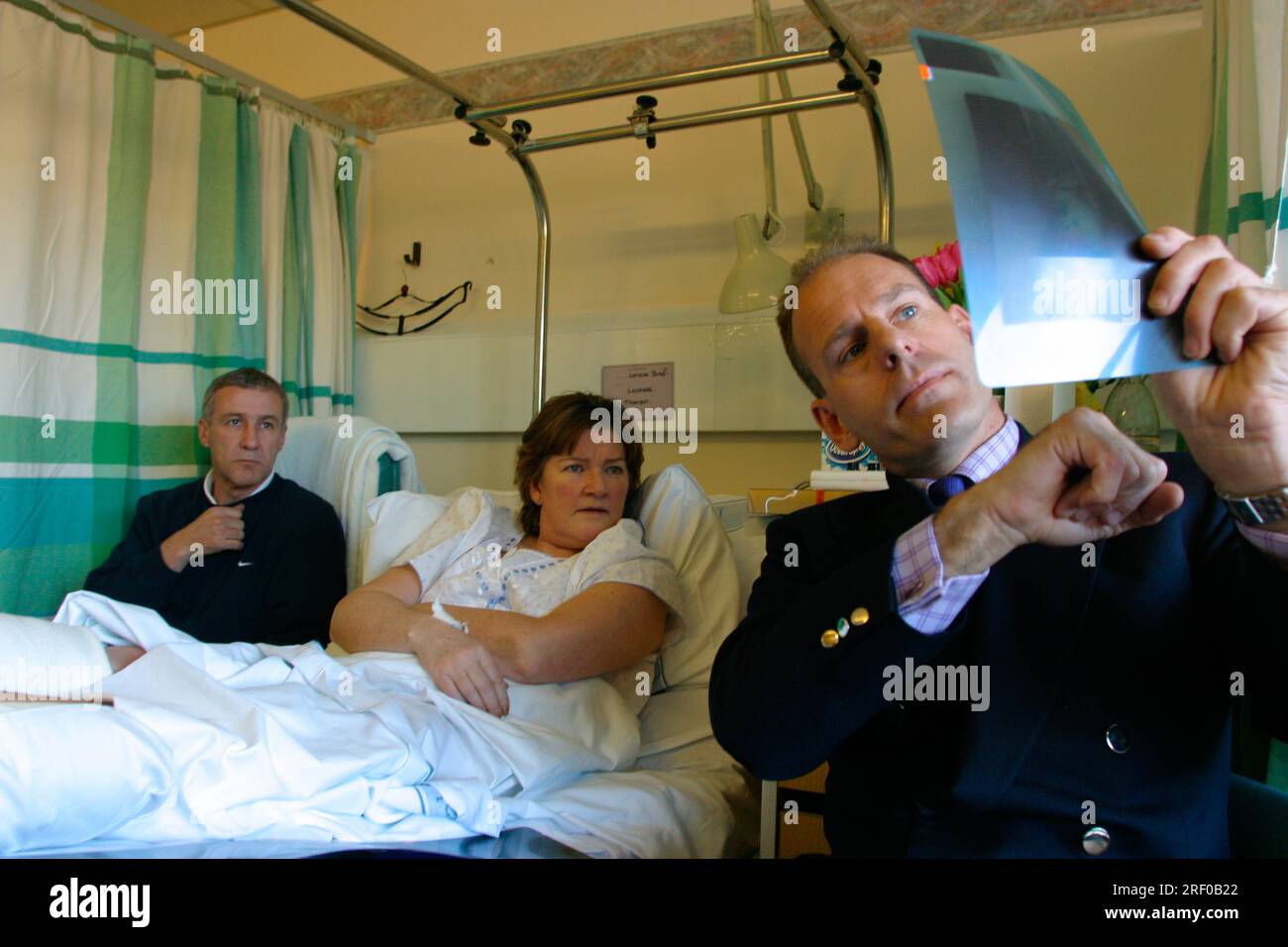 Doctorpatient relationship hi-res stock photography and images - Alamy