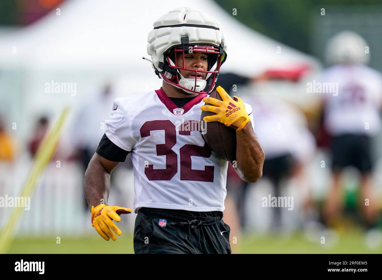 Washington Commanders running back Jaret Patterson (32) runs with the ...