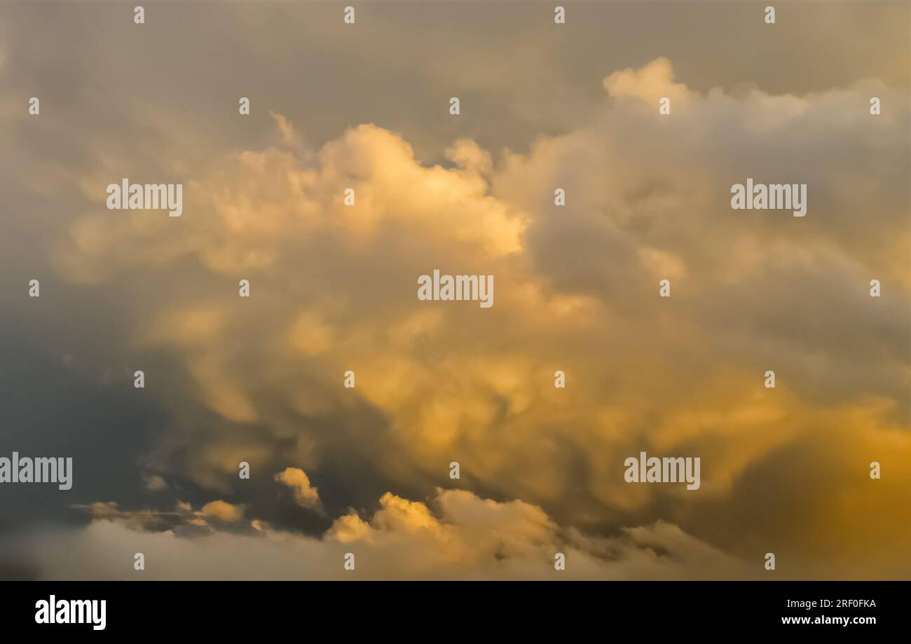 Stunning dark cloud formations right before a thunderstorm Stock Photo ...