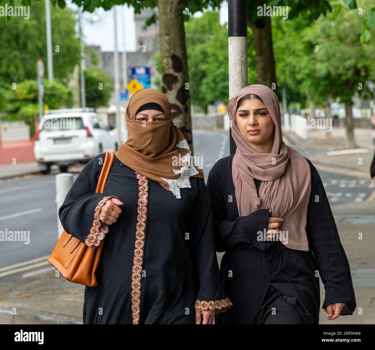 Multinationality in the face of the city faces cheerful foreigners in ...