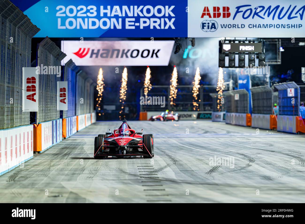 F1 grand prix cross finish hi-res stock photography and images - Alamy