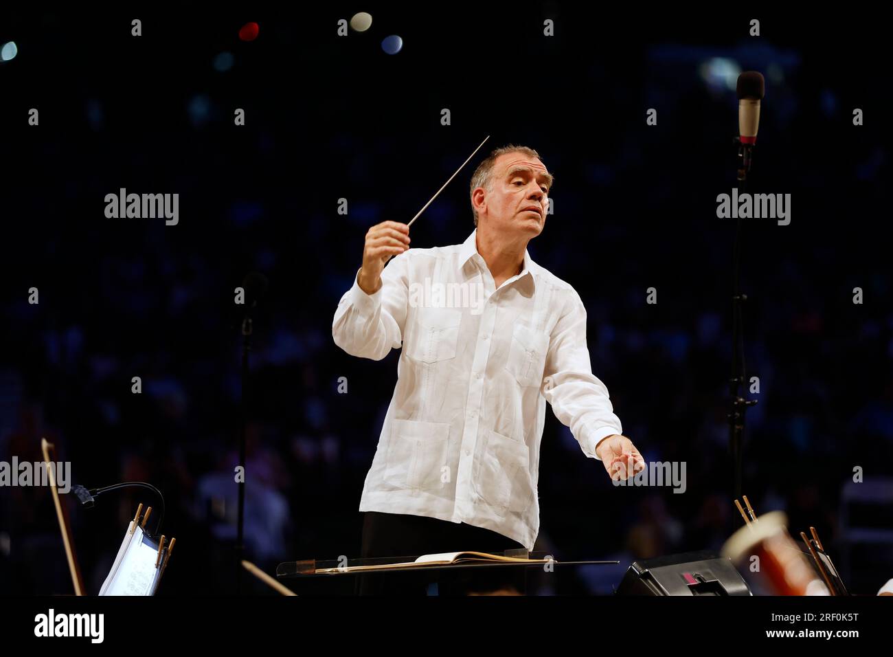 Christopher Wilkins conducts the Boston Landmarks Orchestra at the ...