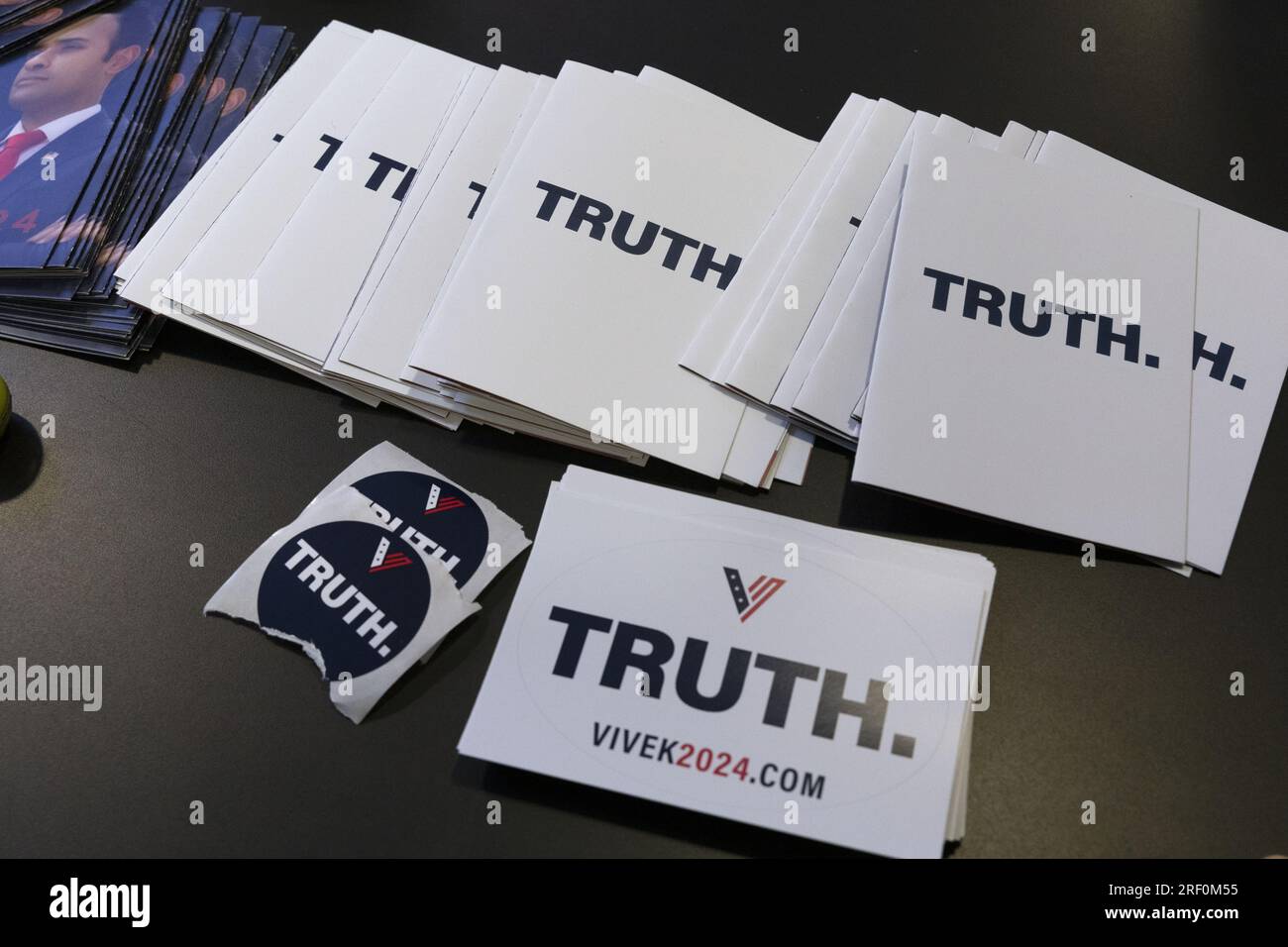 Political pamphlets on a table Republican presidential primary ... Political pamphlets on a table Republican presidential primary ...