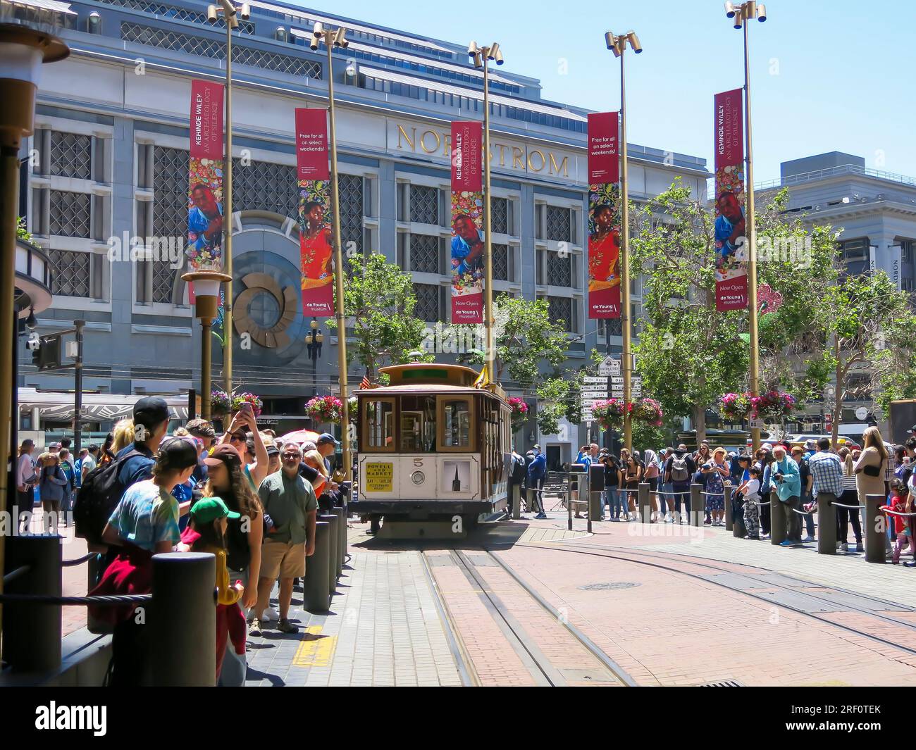 Cable Car at Powell-Market Street Turntable, San Francisco Stock Photo ...