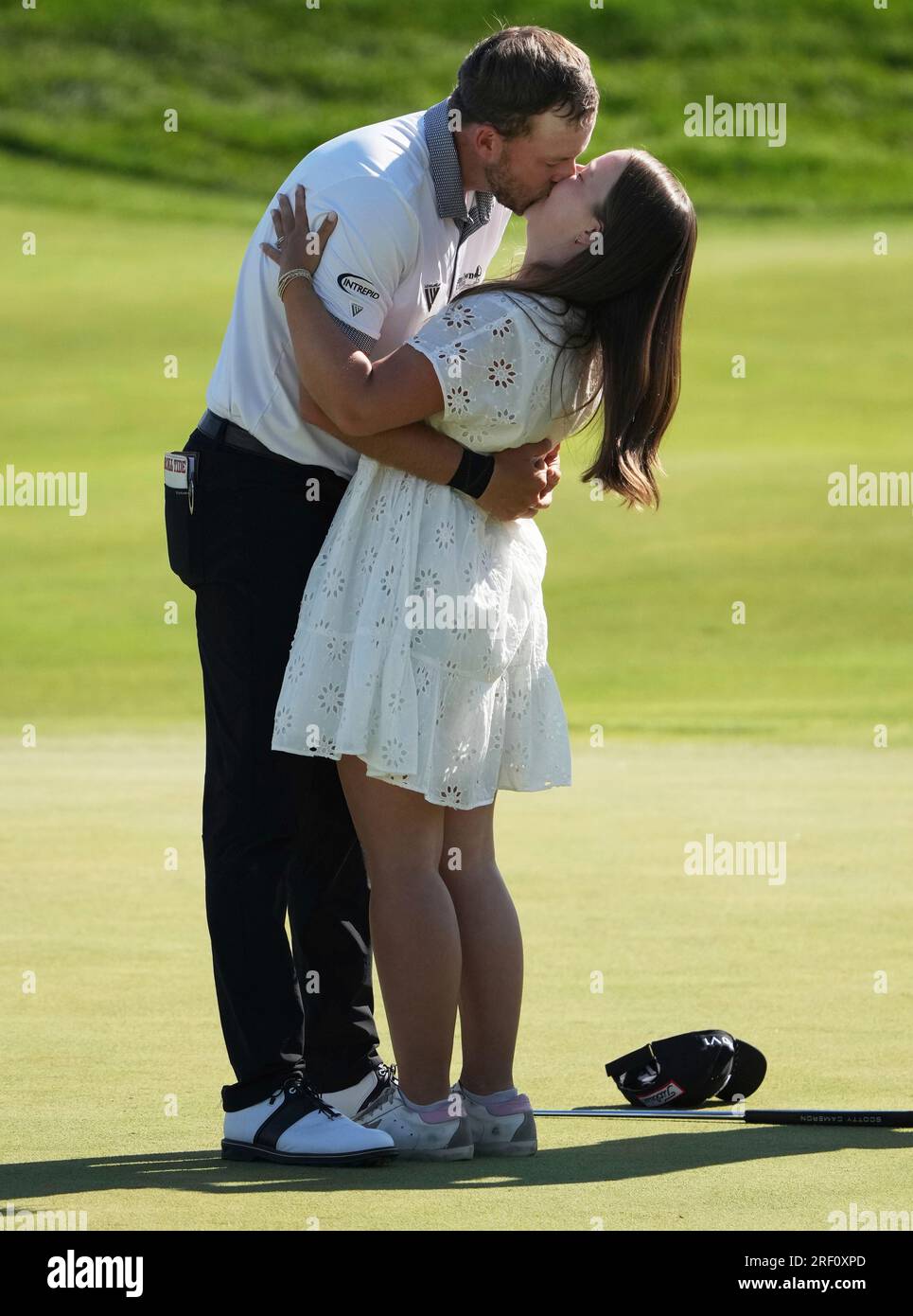 Lee Hodges, left, celebrates with his wife Savannah on the 18th hole ...
