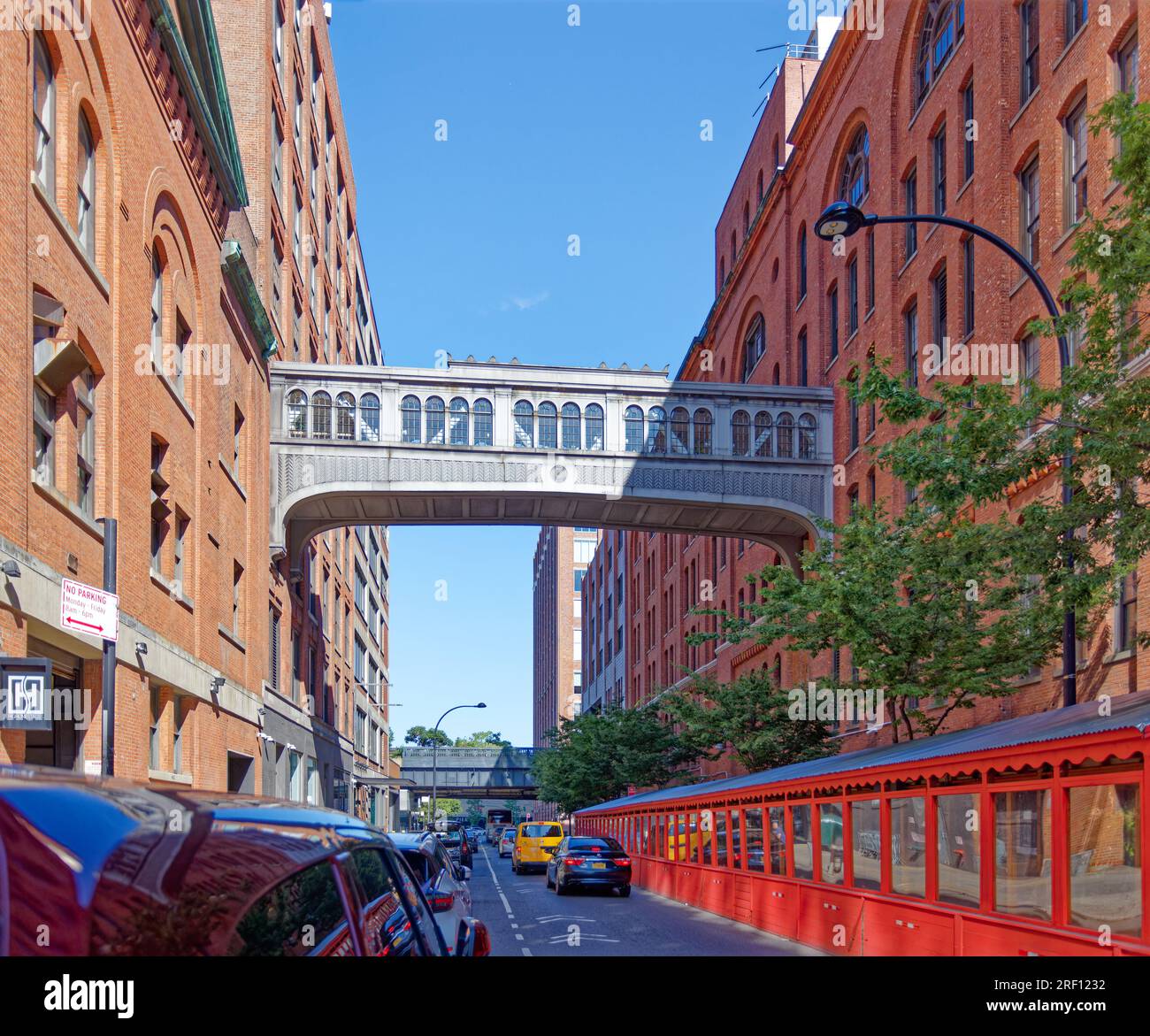 Skybridge hi-res stock photography and images - Alamy