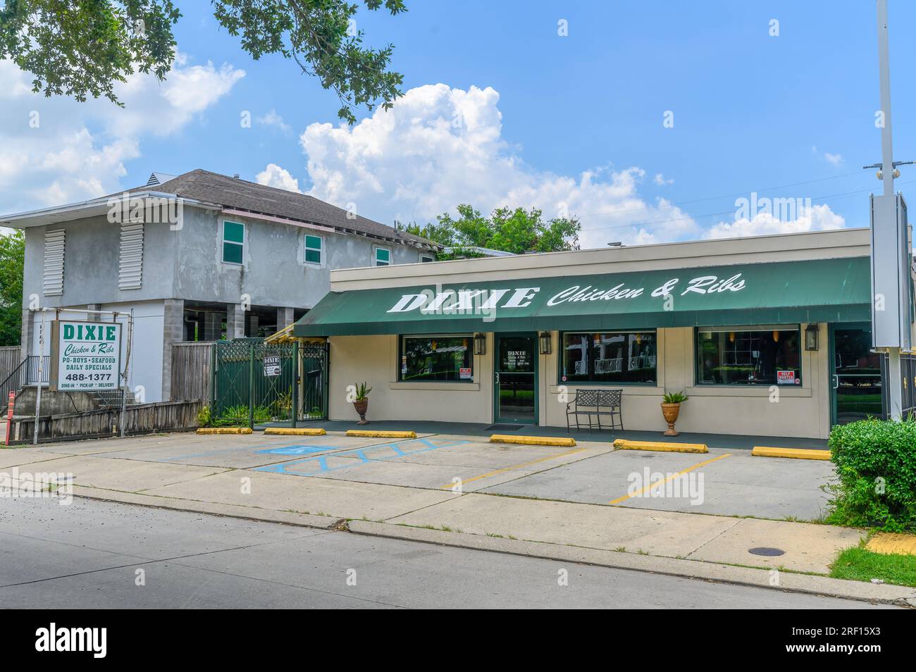 Dixie chicken and ribs hi-res stock photography and images - Alamy