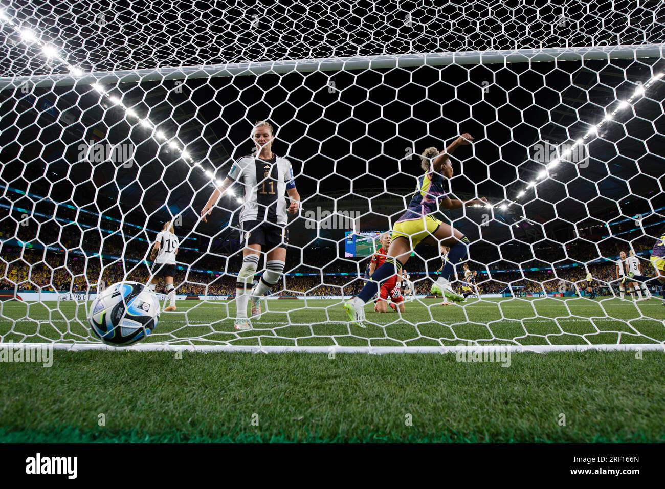 Soccer crowd stadium behind goal hi-res stock photography and images ...